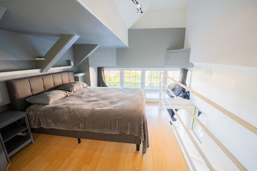 Downtown City Condo - Ruston, WA