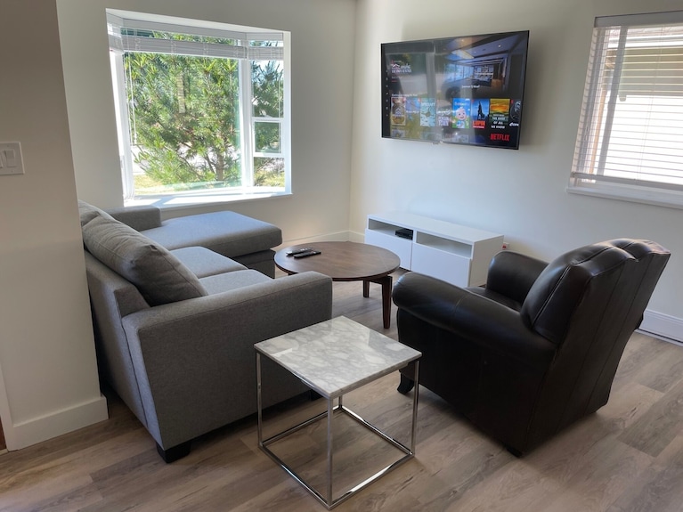 Bright, Renovated 3-bedroom Rancher In The Heart Of Gibsons - British Columbia