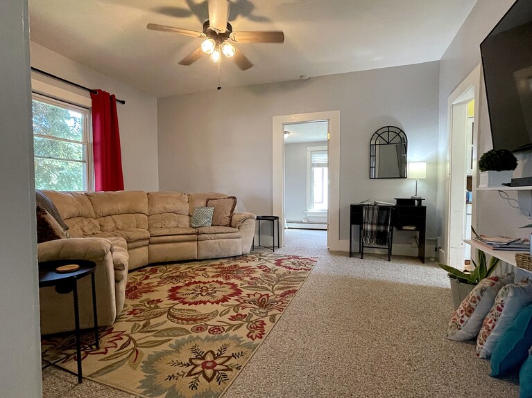 Red Door Retreat- Pet Friendly, Close To Downtown - Wyoming