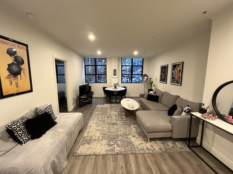 Large 2 Bdrm Flinders St Apt On Hosier Lane, With Ac. Easy Walk To Mcg/aust Open - Richmond
