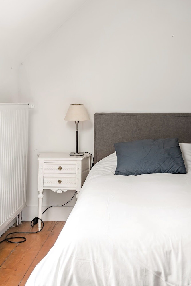 Urban Comfort: Central 2-br Townhouse For 6 - Nazareth