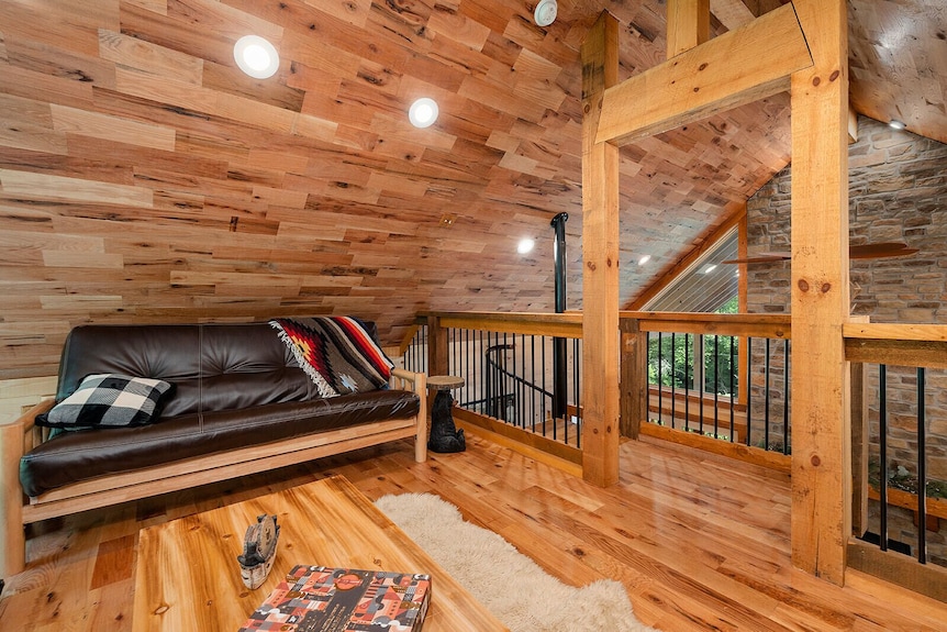 Riverfront Custom Built Cabin Offering The Best Of The Unique Ozarks - Ozark, MO