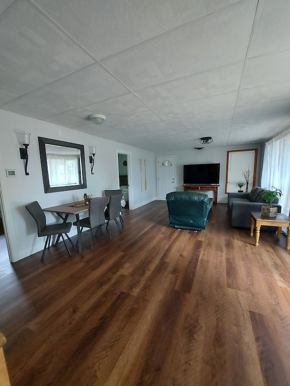 Whispering Pines Chalet - Kawartha Lakes