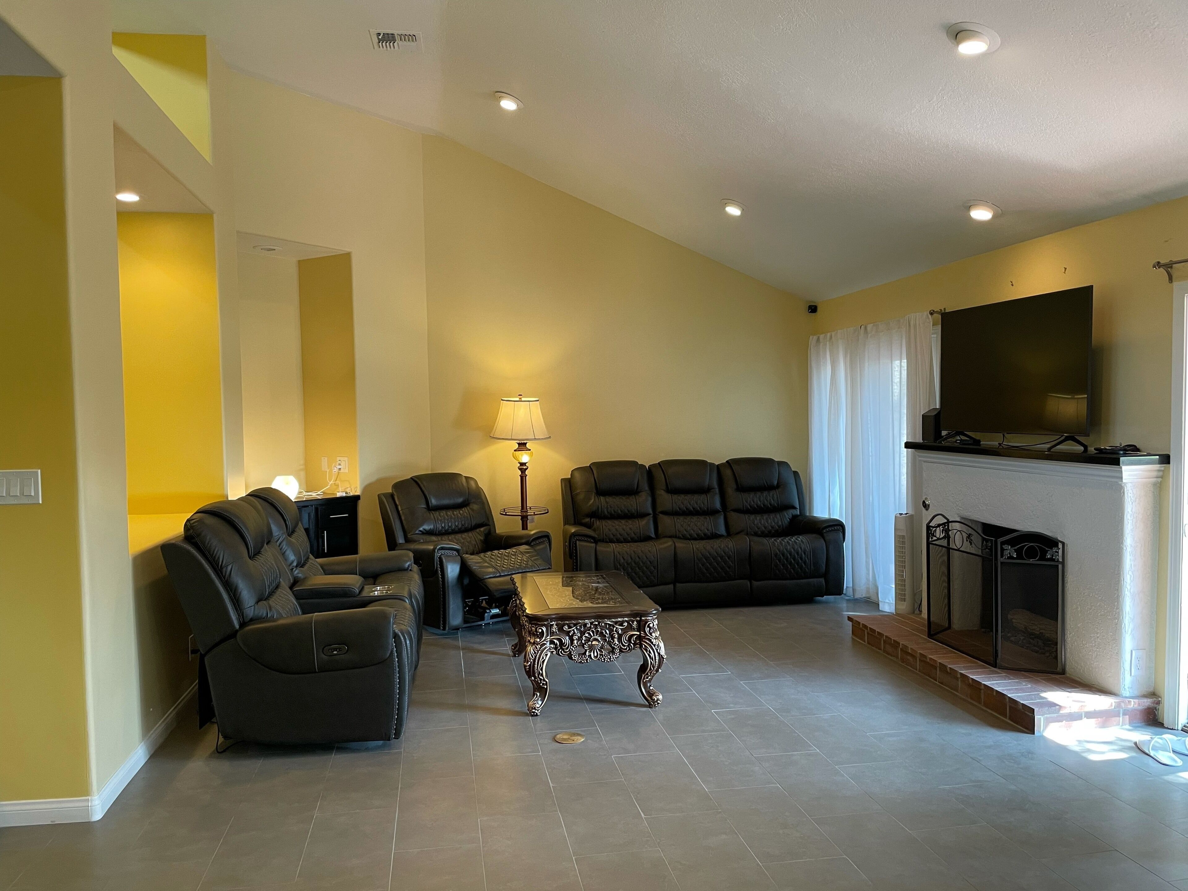 Golf Course & Lake View 24/7 Security Guard Near Las Vegas Strip Full Furnished - Las Vegas, NV