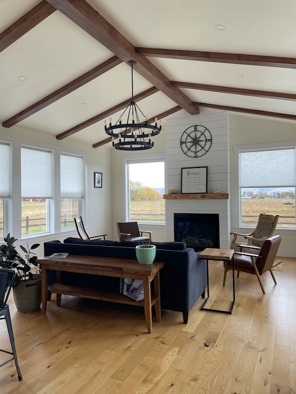 Large Modern Farmhouse -Country Living At It's Finest! - Ellensburg, WA