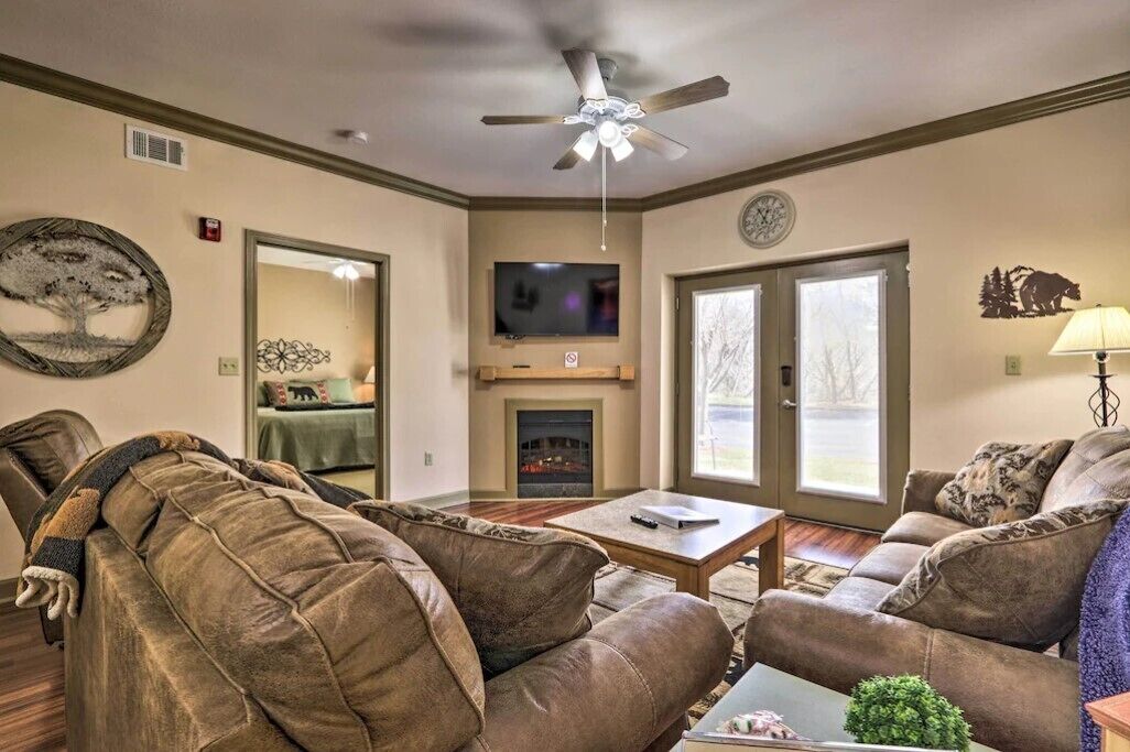 Close To It All With Indoor & Outdoor Pools - Tennessee