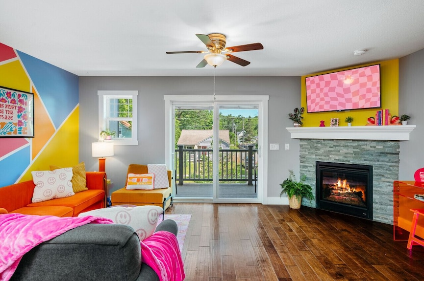 Neon Nest 3br Townhome Near Downtown Beach Wineries - Traverse City, MI