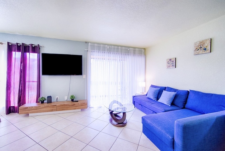 Lovely One Bedroom Condo Near Siesta Key Beach - Sarasota, FL