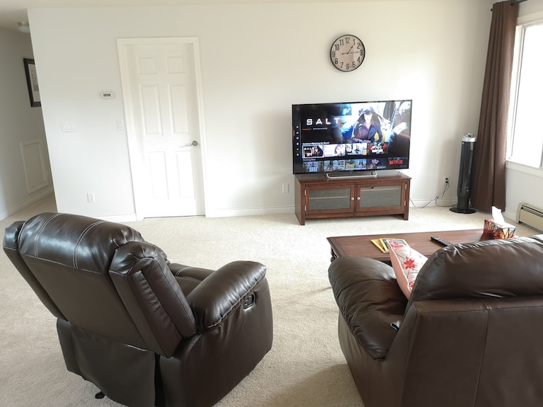 Tranquil 2-bedroom Retreat On Serene Acreage - British Columbia