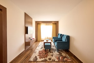 Cofres nos quartos, escrivaninha, camas extras/dobráveis (sobretaxa)