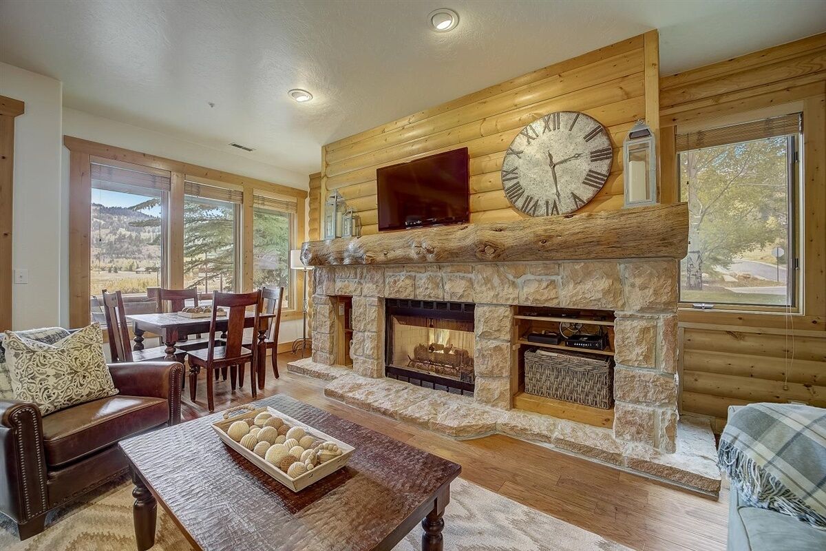 Gorgeous Condo, Dramatic Ski Views From Deck, Private Hot Tub, Close To Main Street, Free Transit! - Deer Valley, UT