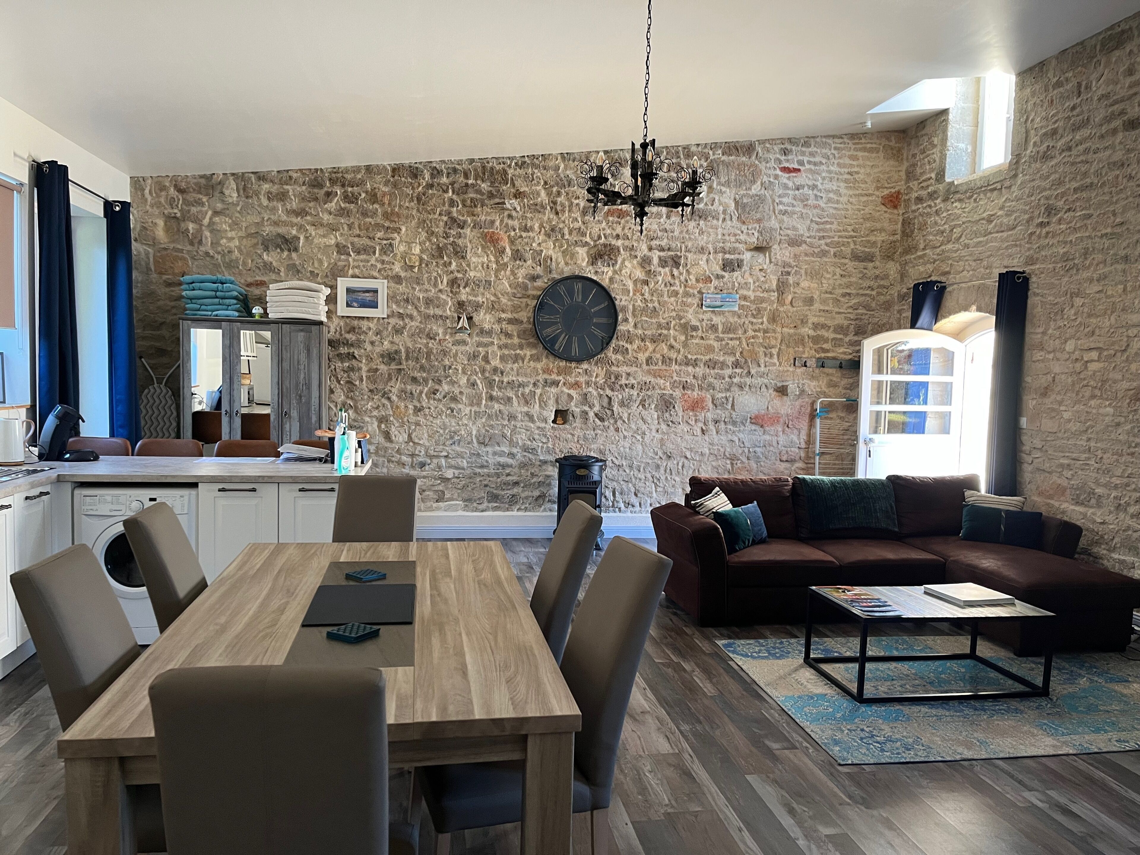 1854 Chassors-charente Gîte- 4*.-piscine Chauffée;  Jacuzzi, Grands Jardins Clos - Charente