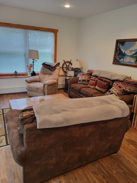 Adirondack Hideout, Lakefront Location And Sandy Shoreline - State of New York