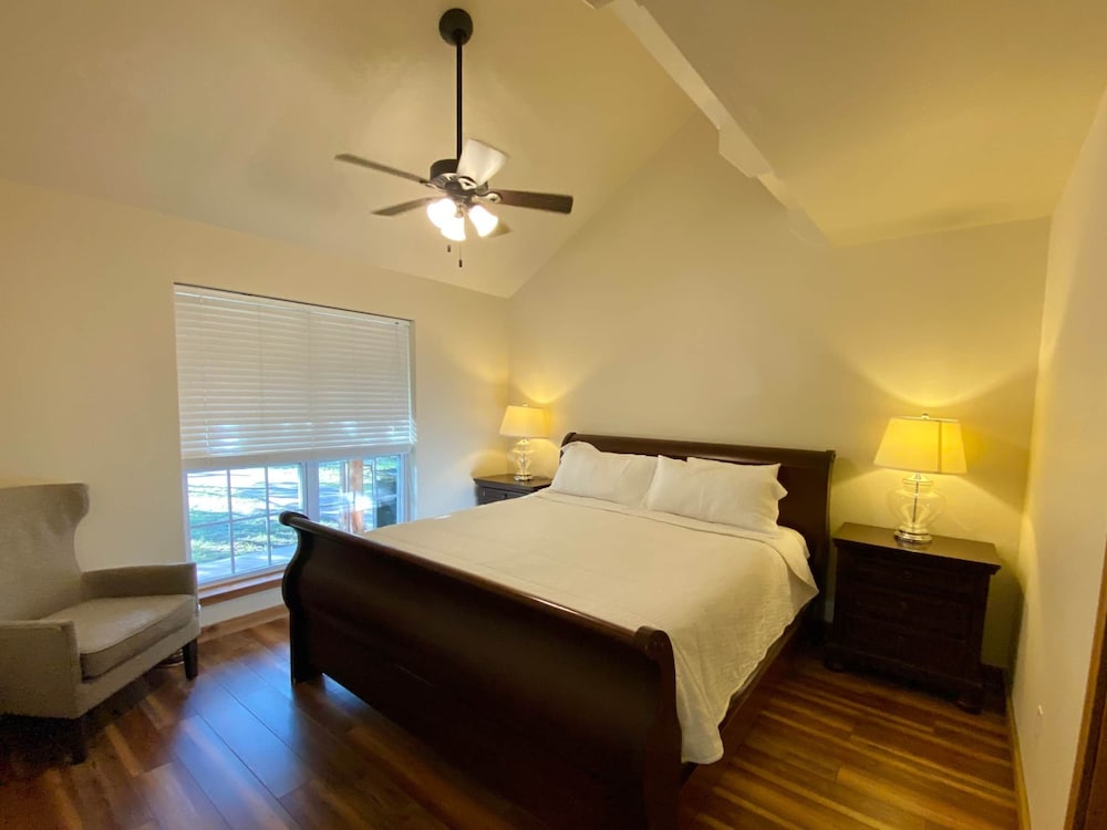 Casa Cabin B, 1br/1ba, Sleeps 4, Porch, Gas Grill, Firepit - Hunt, TX