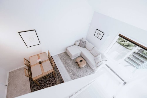 Lofted Creekside 1brm: Sleeps 4, Walk To Gondola! - ウィスラー