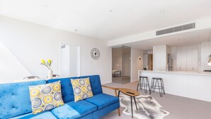Apartamento Cidade, 3 quartos, cozinha, Vista para a cidade | Sala | TV de ecrã plano 