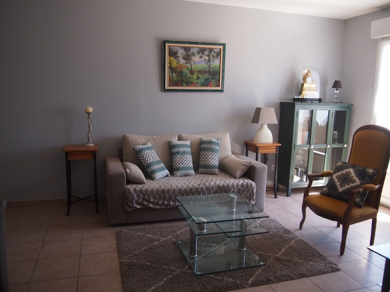 2 Bedrooms House With Living / Kitchen Dining And Large Outside Patio - Camargue