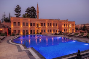 Piscina exterior sazonal 