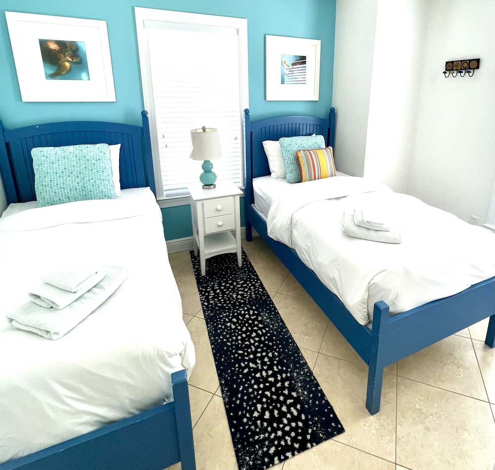 Coral Lagoon Single Family Home 3bed/2.5bath With 40' Boat Slip W/ Power + Water - Marathon, FL