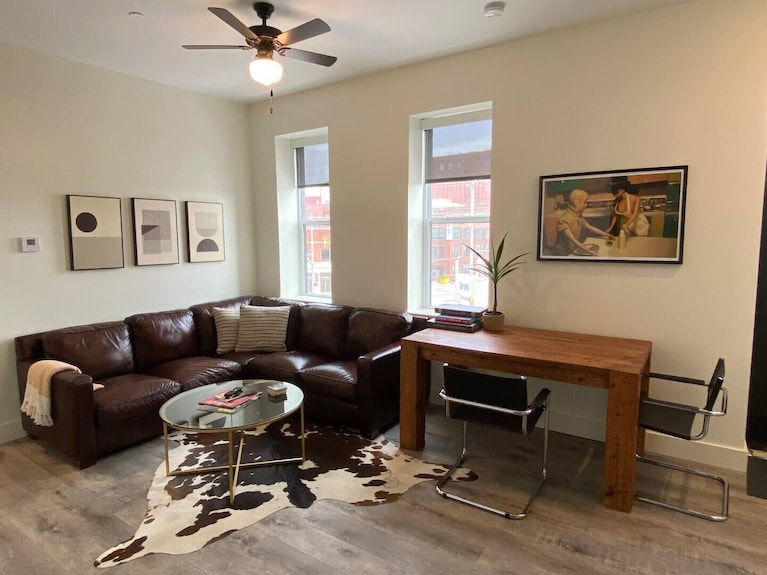 Private Balcony | Walk To Everything | 2+2 - Kansas City