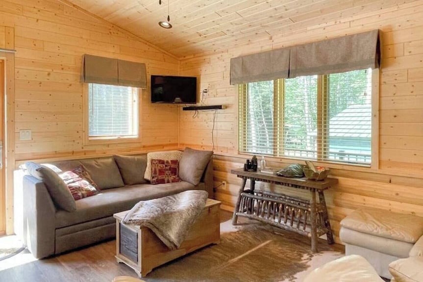 Corny's Hidden Gem: Luxe Cabin On The South Shore - Wisconsin