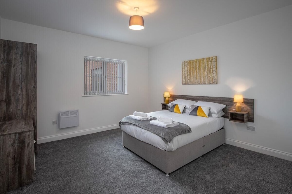 New 2 Bedroom Apt, Close To Winter Gardens. Apt 1 - Blackpool Zoo