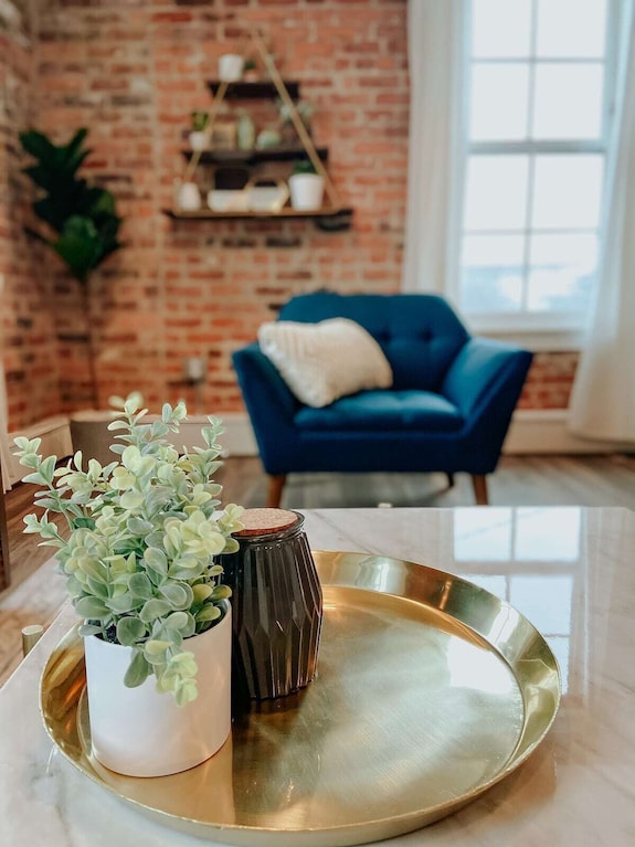 Thompson Place: Premier Modern Downtown 2br Loft - Eastern Michigan University, Ypsilanti