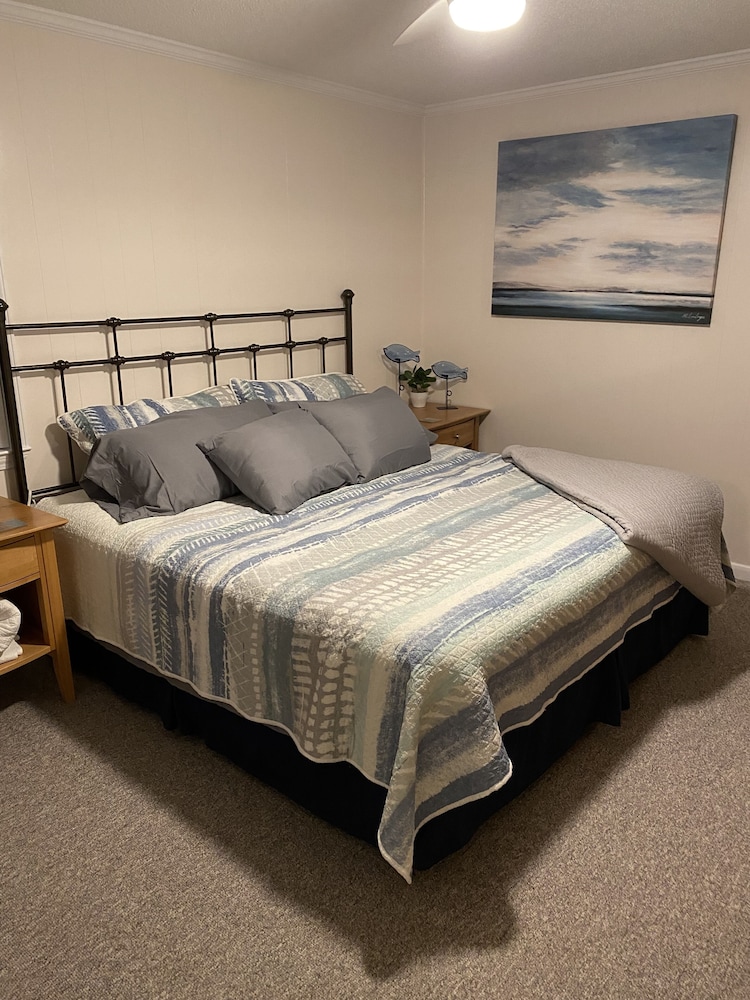 Atlantic Beach Condo Within Walking Distance To The Beach - Atlantic Beach, NC