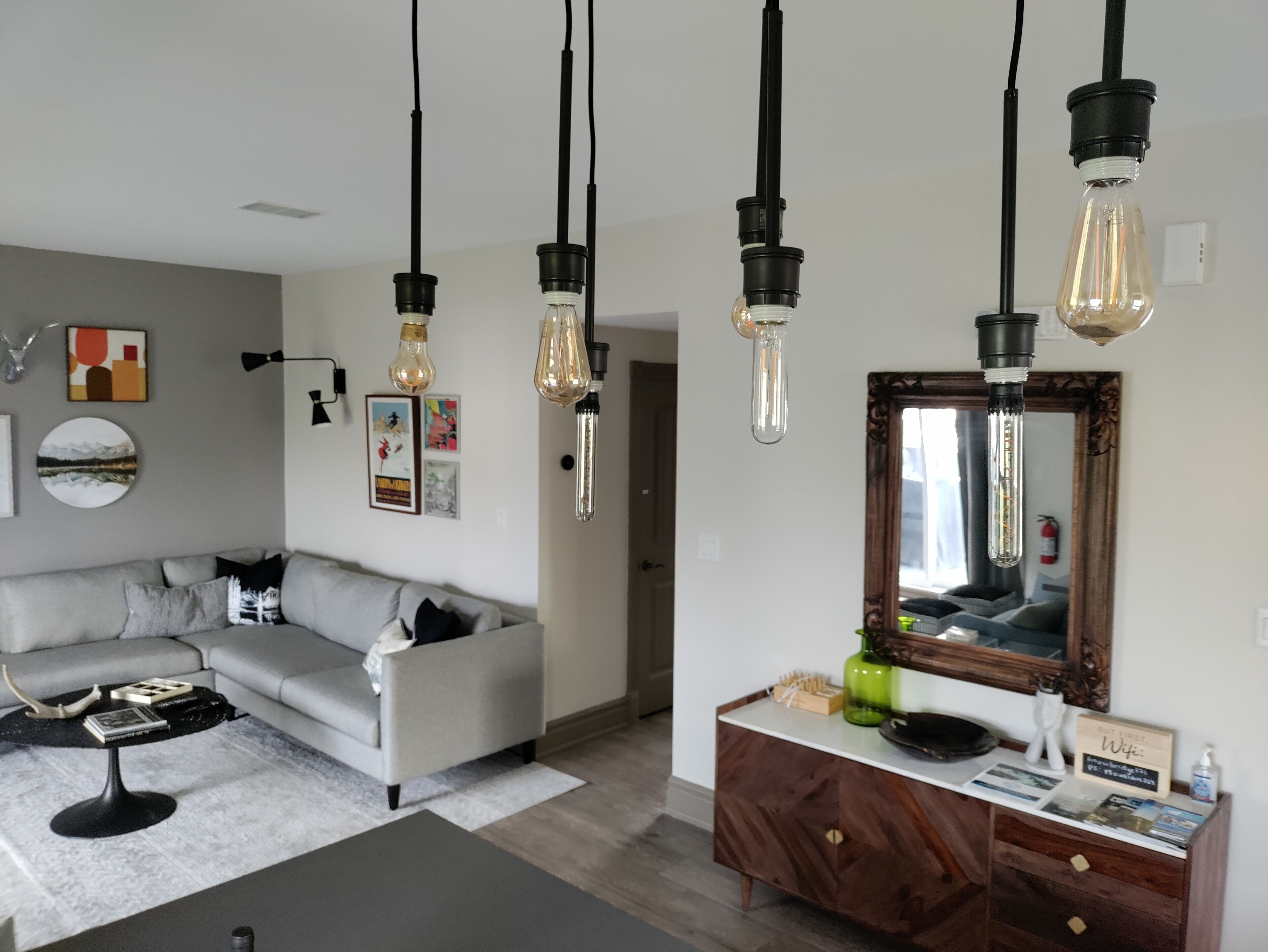 Modern 3 Bedroom, 2 Bath Condo W/ Pool Near Village - Collingwood