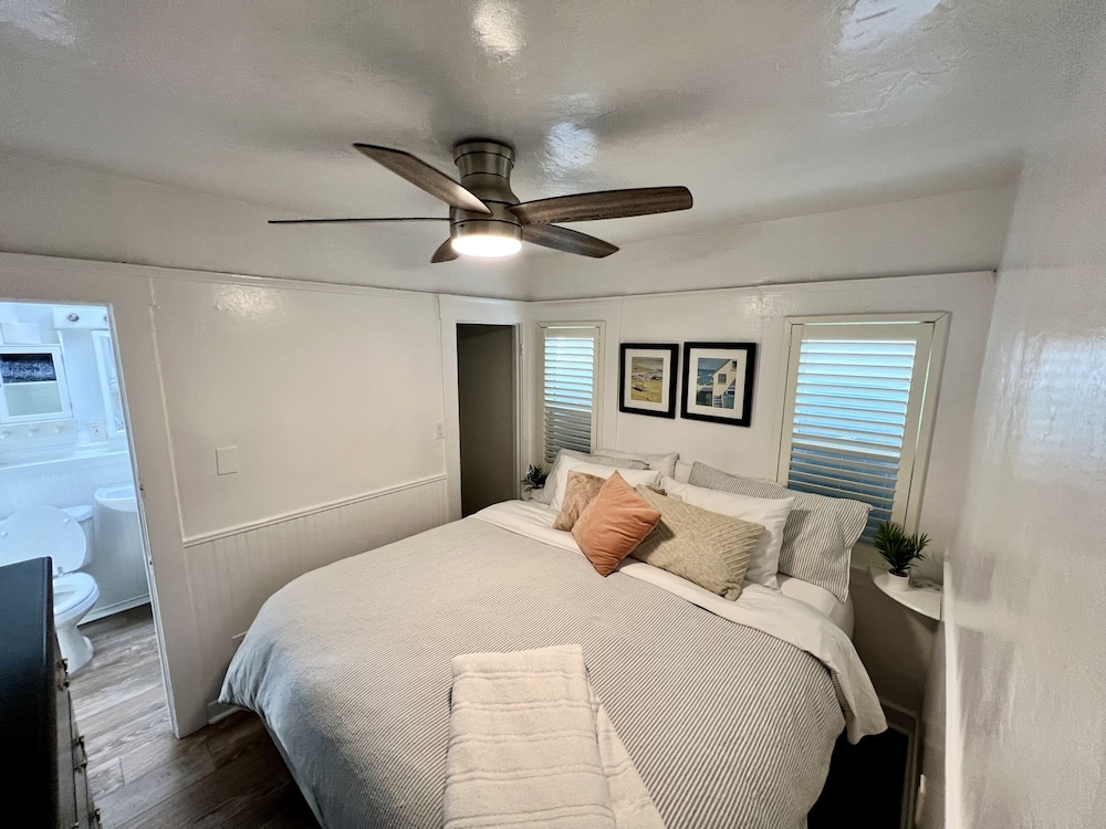 Charming Beach Bungalow Steps From The Ocean & Bay - San Diego, CA