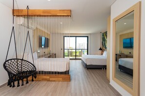 Suite, varanda | Sala de estar