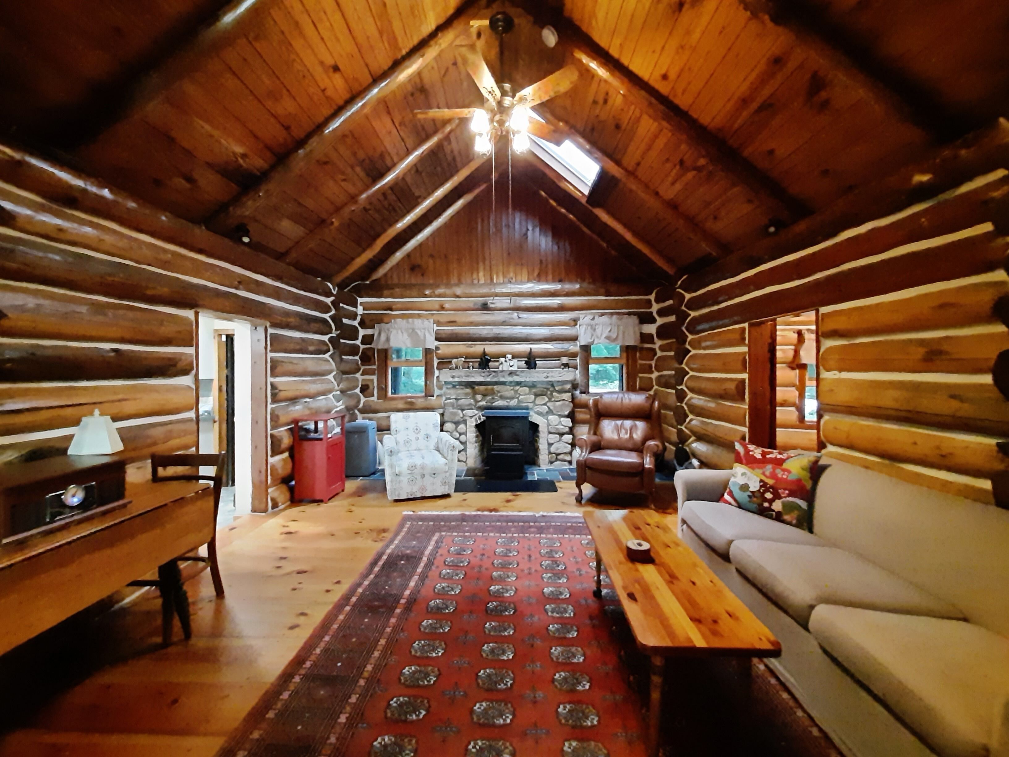 Rustic Log Cabin On The Lake - Sutton, MA
