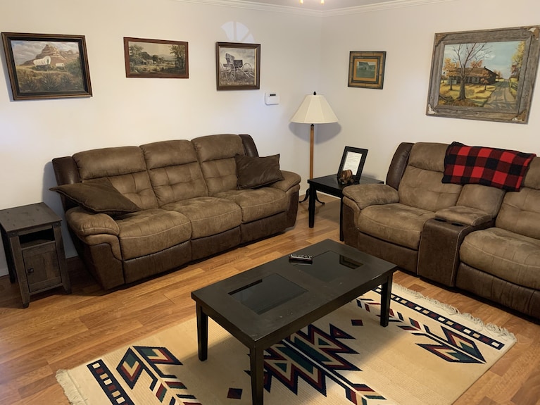 Cozy 3 Bedroom 2 Bath Residential Home With Patio - Oklahoma