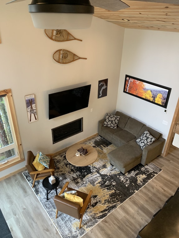 Custom Cabin: Great Location, Hot Tub, & More! - 샌드포인트