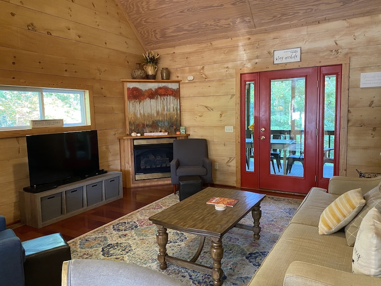 Tallulah Falls Cabin: Location, Location. Location - Lake Tugalo, SC