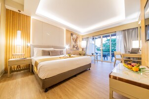 Quarto Panorâmico, 1 cama king-size | Minibar, secretária, secretária adequada para computadores portáteis 