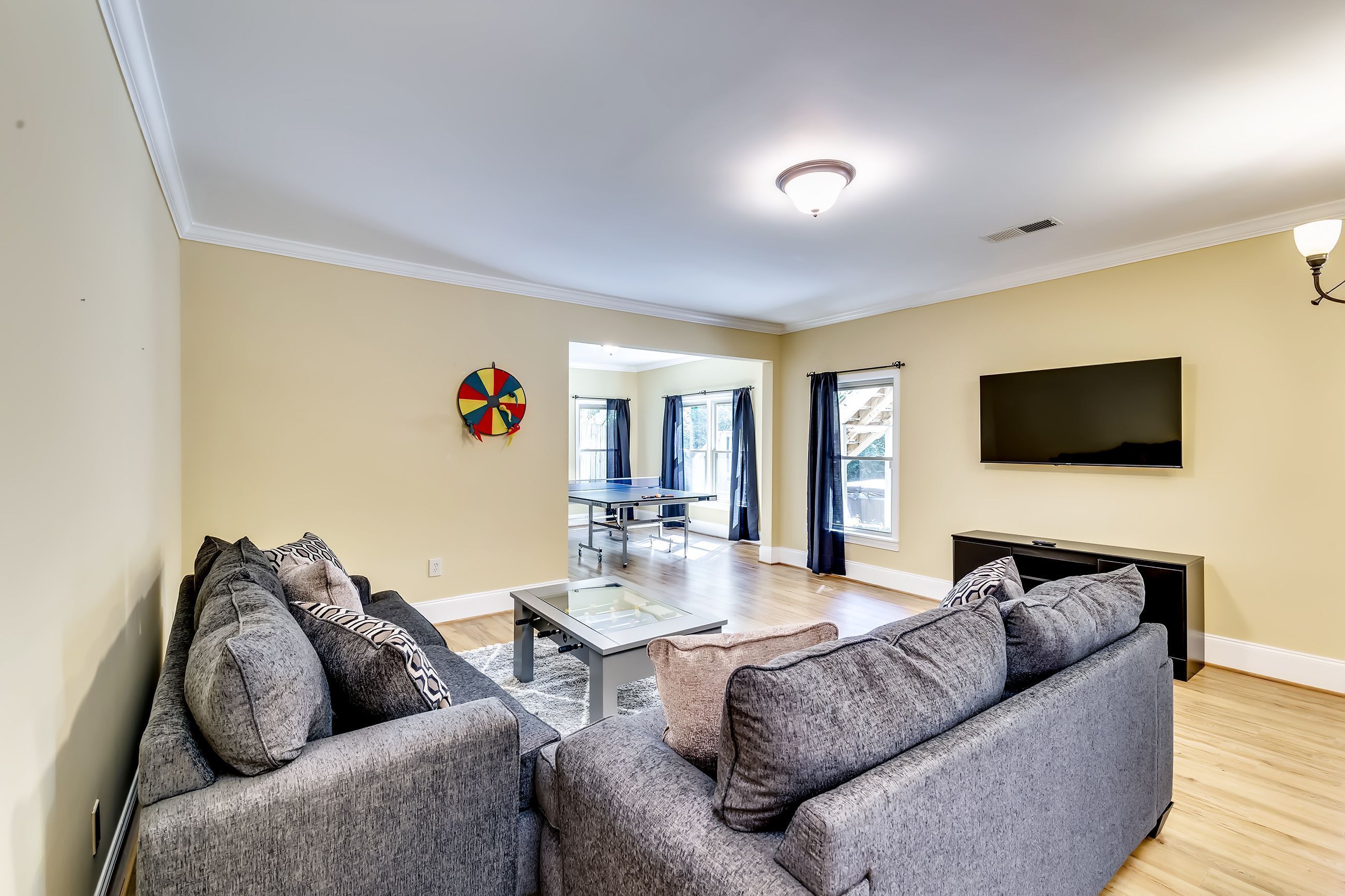6 Bdrm, 5.5bath Brookhaven Home. Sleeps 12 With Pool And Family Friendly. Fenced - Sandy Springs, GA