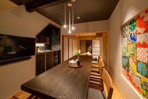 Casa Tradicional, 3 quartos, cozinha, vista para o jardim | Sala de jantar