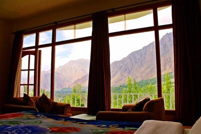 Hilltop Hotel Hunza