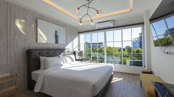 Quarto casal superior | Wi-Fi de cortesia, roupa de cama