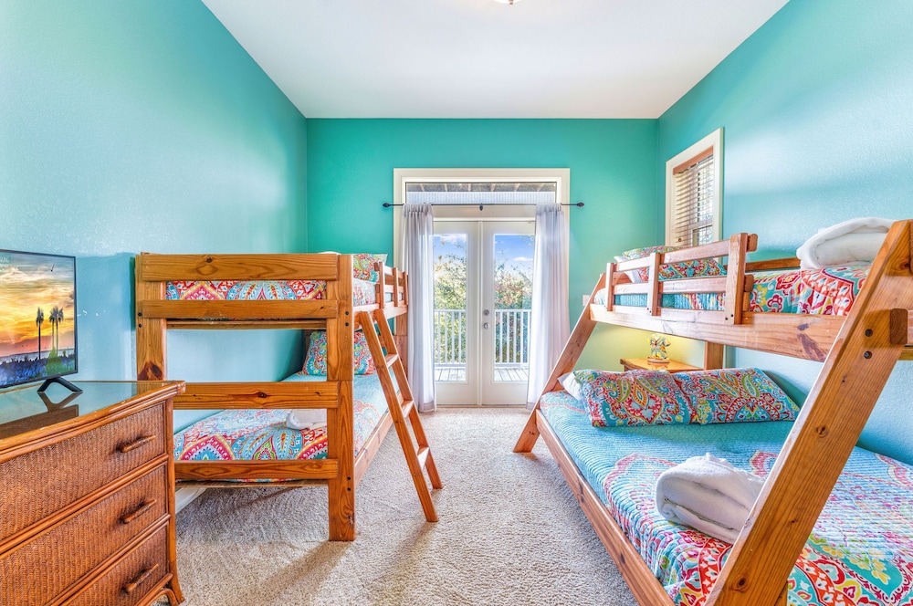 Fisherman Paradise, Deep Water Canal, Pool, Boat Ramp, Sunset Views - St. George Island, FL