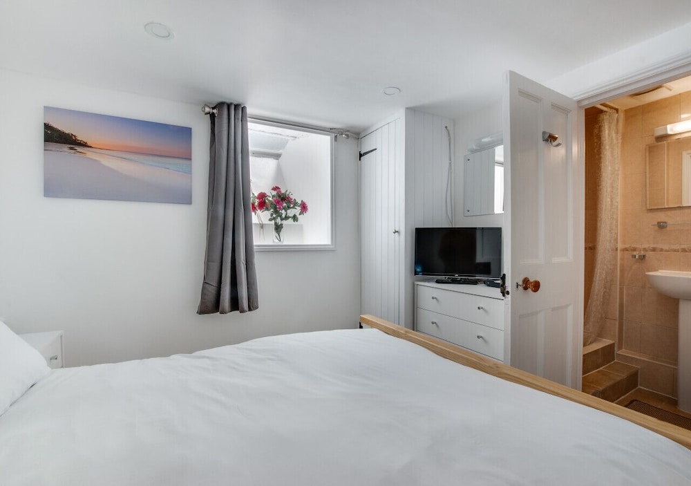 Porthia Flat - One Bedroom House, Sleeps 2 - Carbis Bay