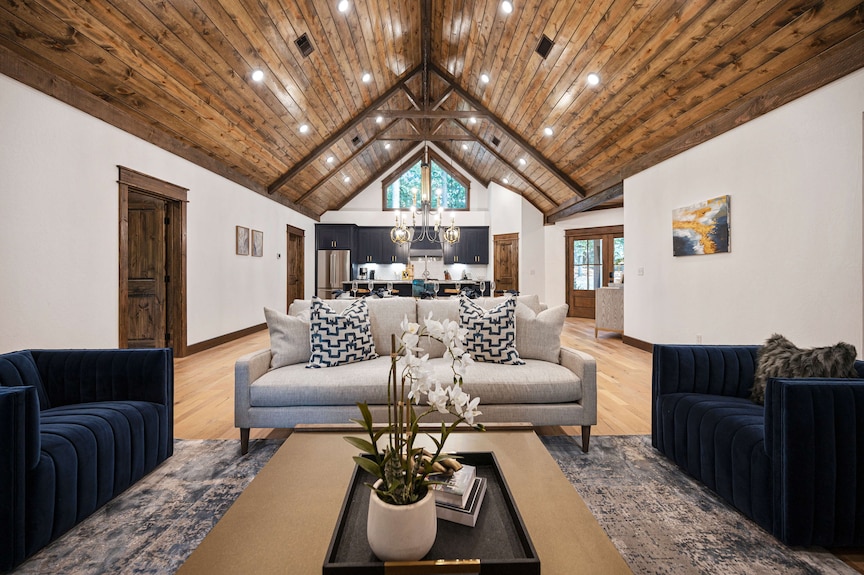 Large Luxury Cabin With Hot Tub Deck. Fan-cooled Patio And Comfy Seating. - ブロークン・ボウ, OK