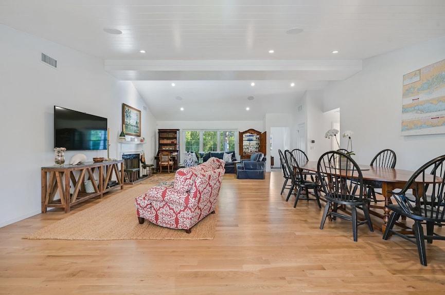 Westhampton Beach Stunning One Level Home - Westhampton, NY
