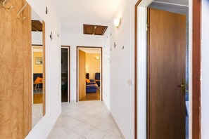 2 quartos, berços/camas para crianças grátis 