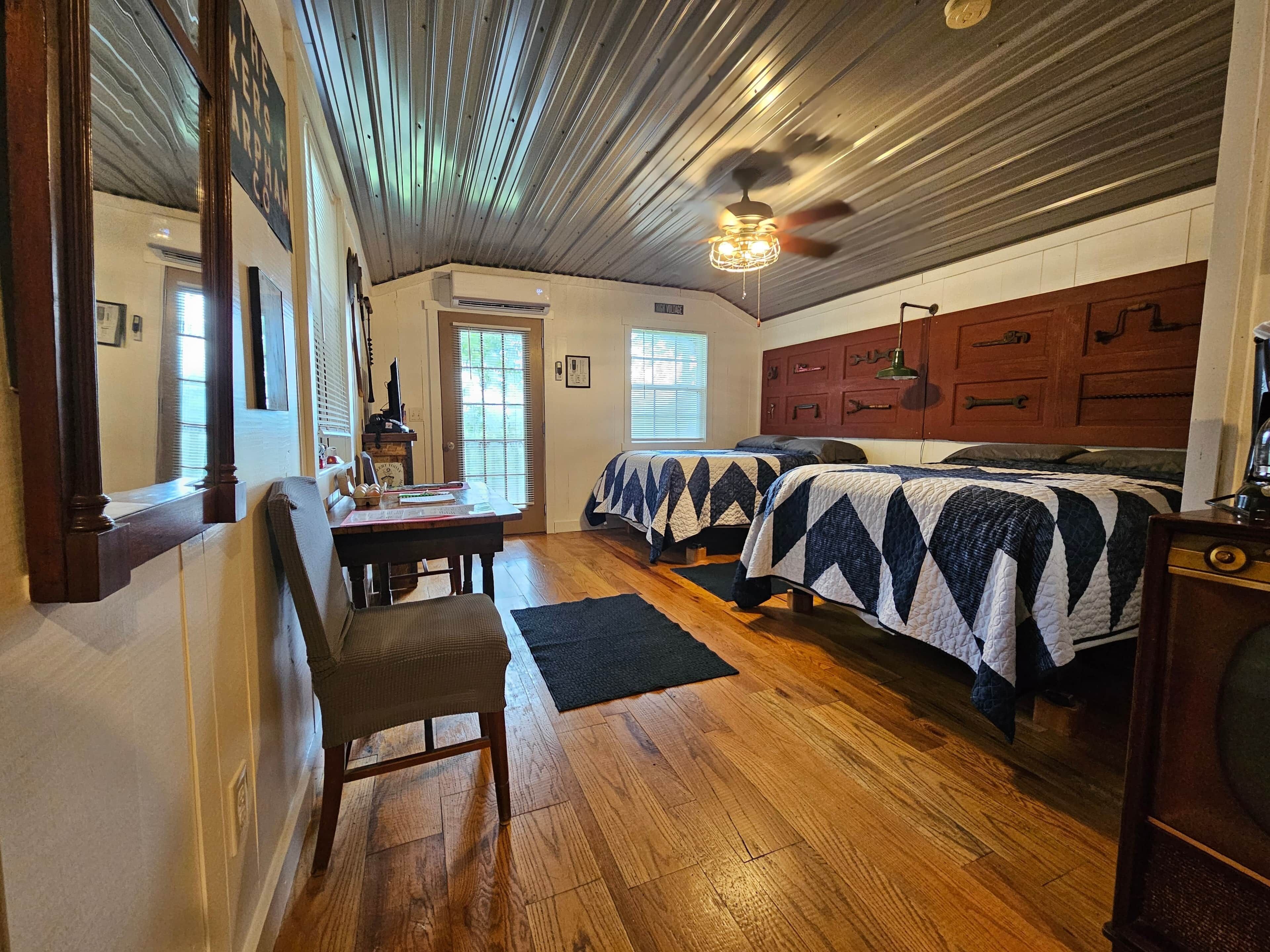 "The Toolshed" Cabin - A Pet Friendly Cabin With A View! Near Fall Creek Falls! - Fall Creek Falls, TN