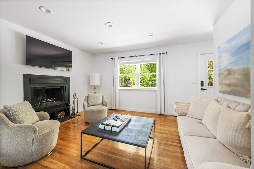 Blackberry: Private Home With Jacuzzi Year-round - Beach, NY