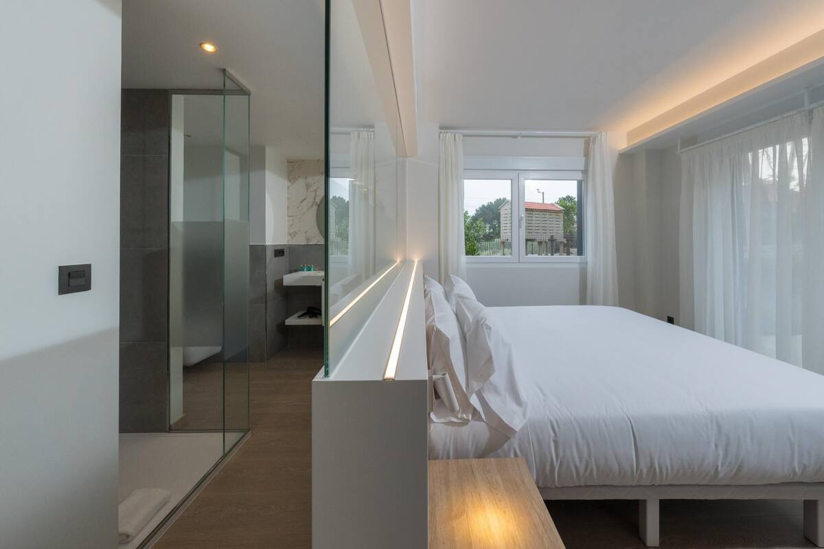 Quarto Tradicional | Roupa de alta qualidade, minibar, cofre no quarto, secretária 