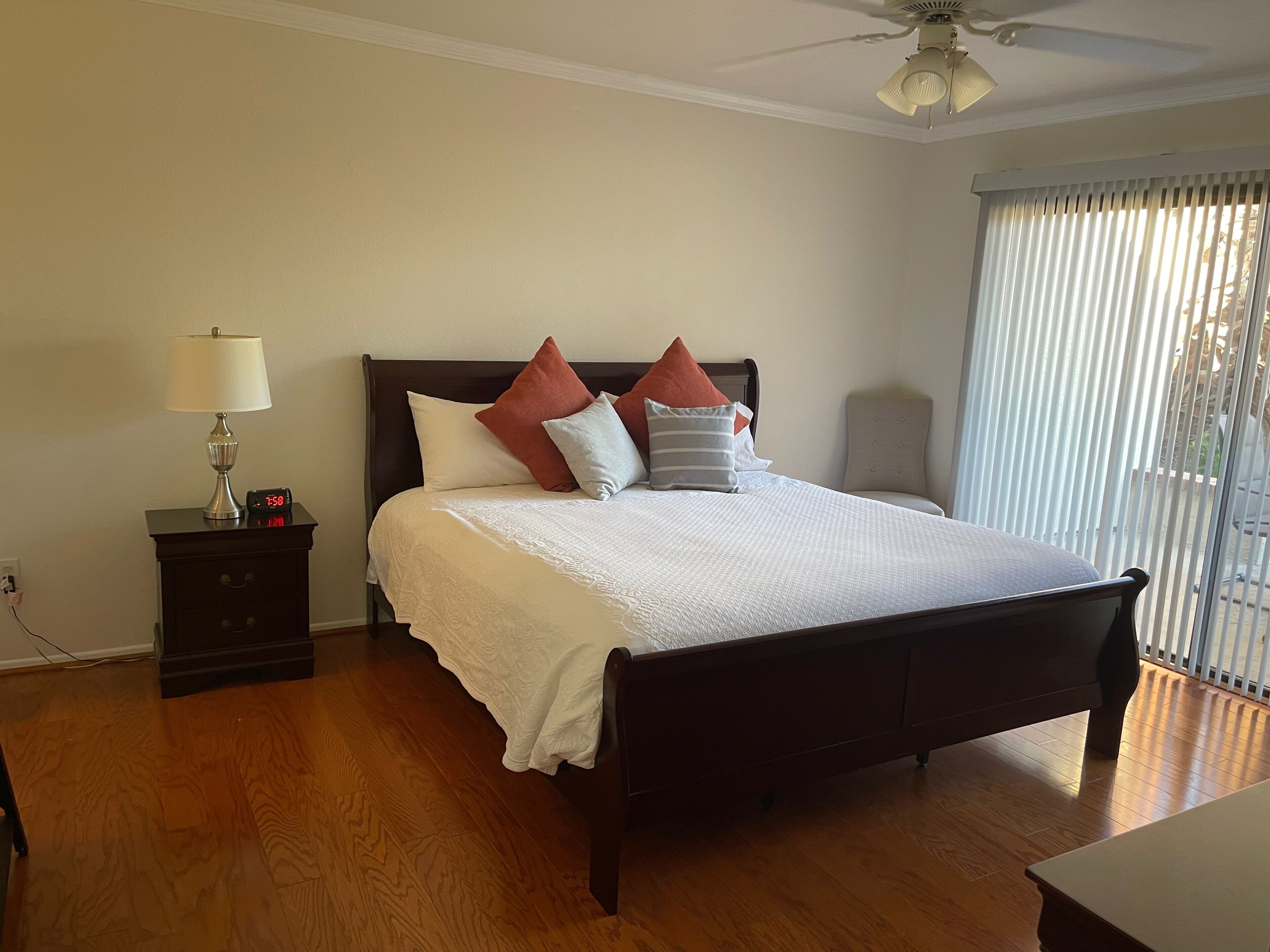 Palm Desert Airy Two Bedroom-steps From The Pool!-golf, Tennis, Pickle Ball!!! - Palm Desert, CA