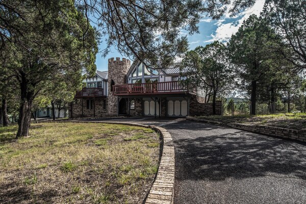 White Mountain Chateau By Ruidoso Vacation Rentals - Ruidoso, NM